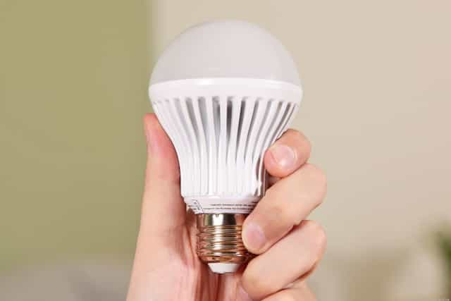 Converting Light Bulb Lifespan Hours to Years | HomElectrical.com