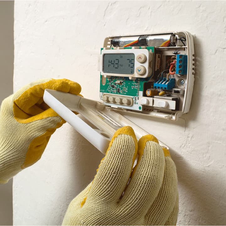 How to Replace an Analog Thermostat | HomElectrical.com